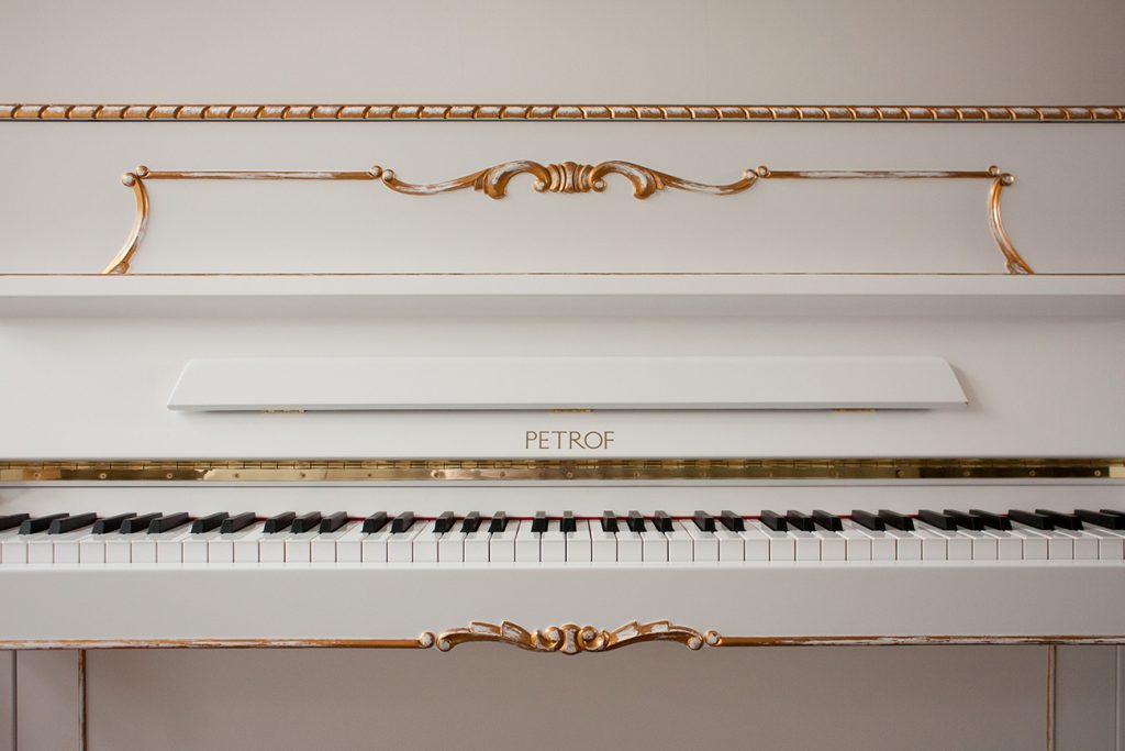 Petrof P118 R1 Rococo